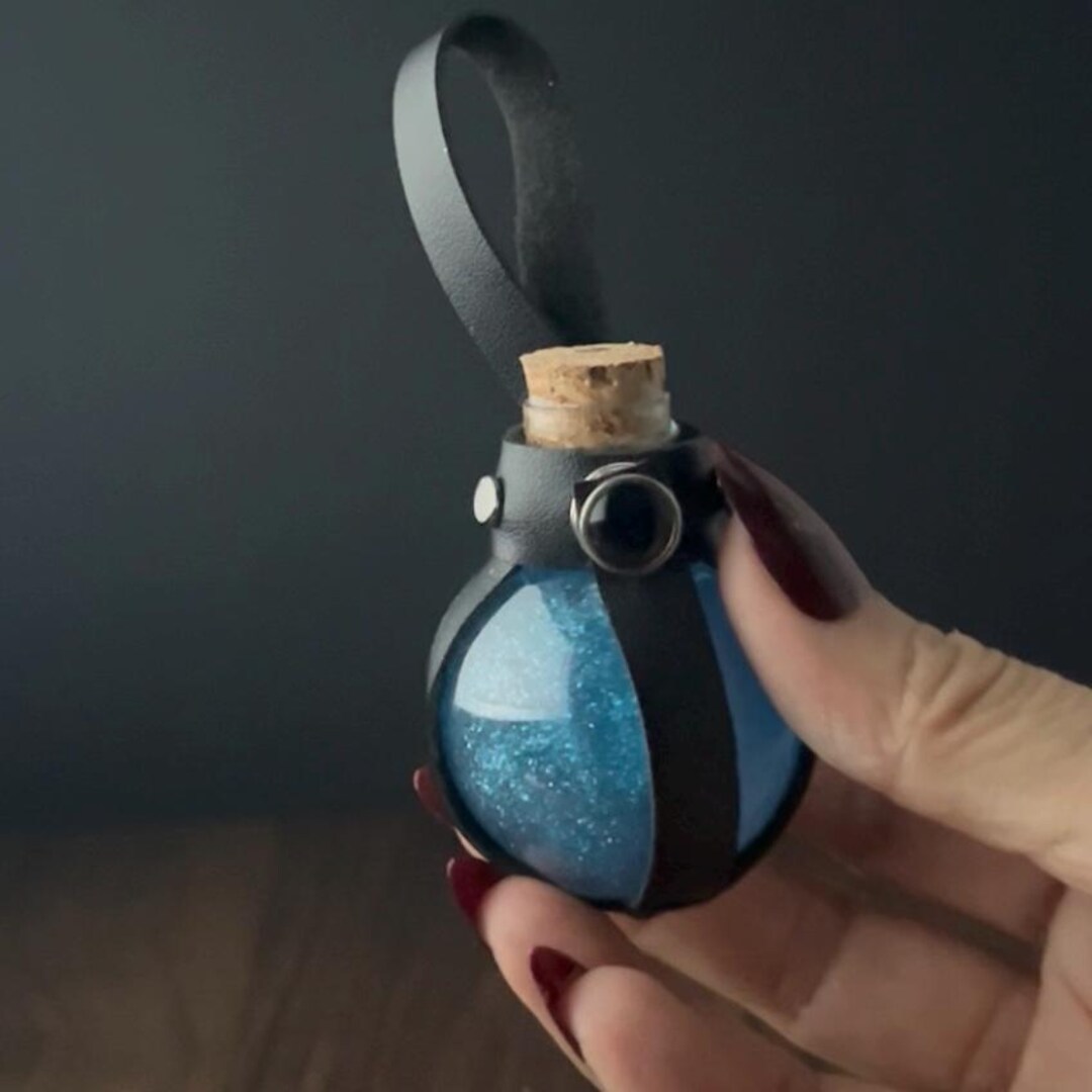 Mini Blue Magic Potion Bottle| Color Changing | Medieval Fairy Festival Costume Accessory - Etsy