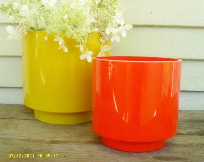 Vintage Mod Plastic Flower Pots / Lawnware Flower Pot Planters ...