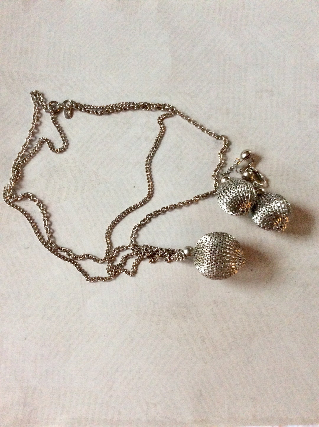 Vintage Necklace Set Lisa Jewelry Company Mesh Ball Pendant and Drop ...