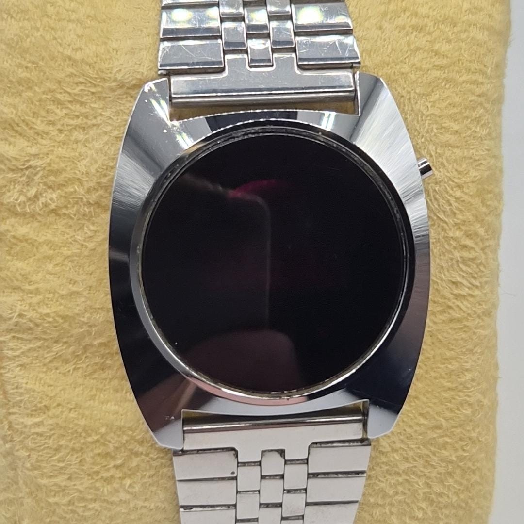 VTG 1970s Timex H Cell 200 202 Red LED Screen Watch Stainless Retro SSQ ...