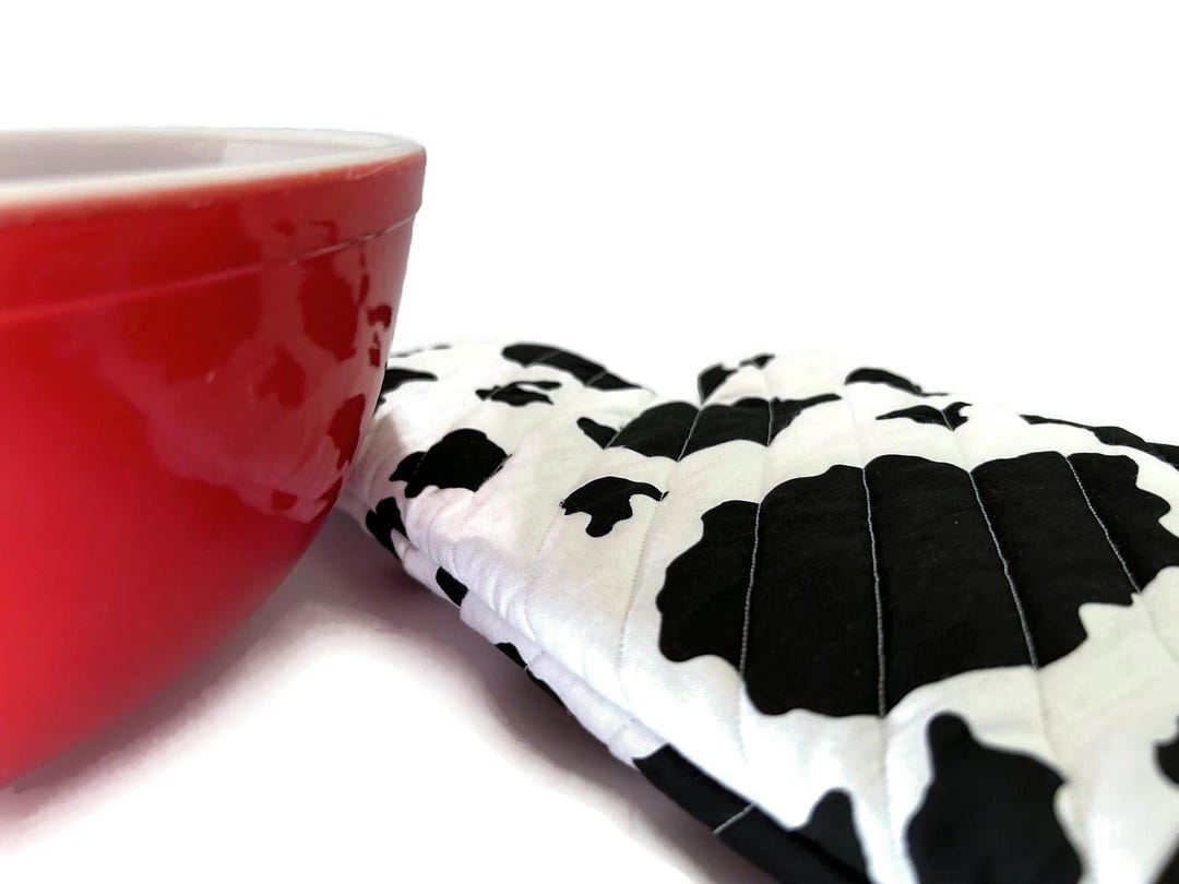 Cow Print Oven Mitt, Farmhouse Kitchen Decor, Kitsch Kitchen Gift - Etsy