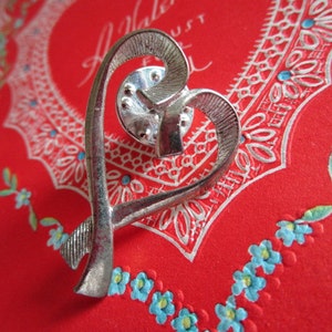 Curved Heart Tack Pin Brooch Silver Toned Metal Heart Tack Pin Gift for ...