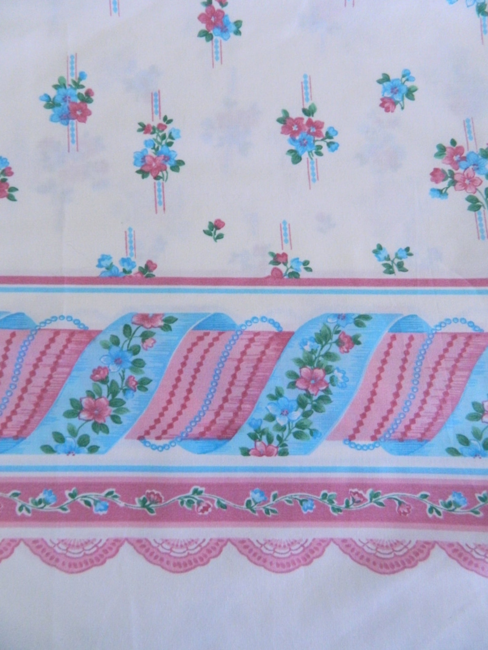 Vintage 60s Border Print Fabric Remnant / Material floral de la década ...