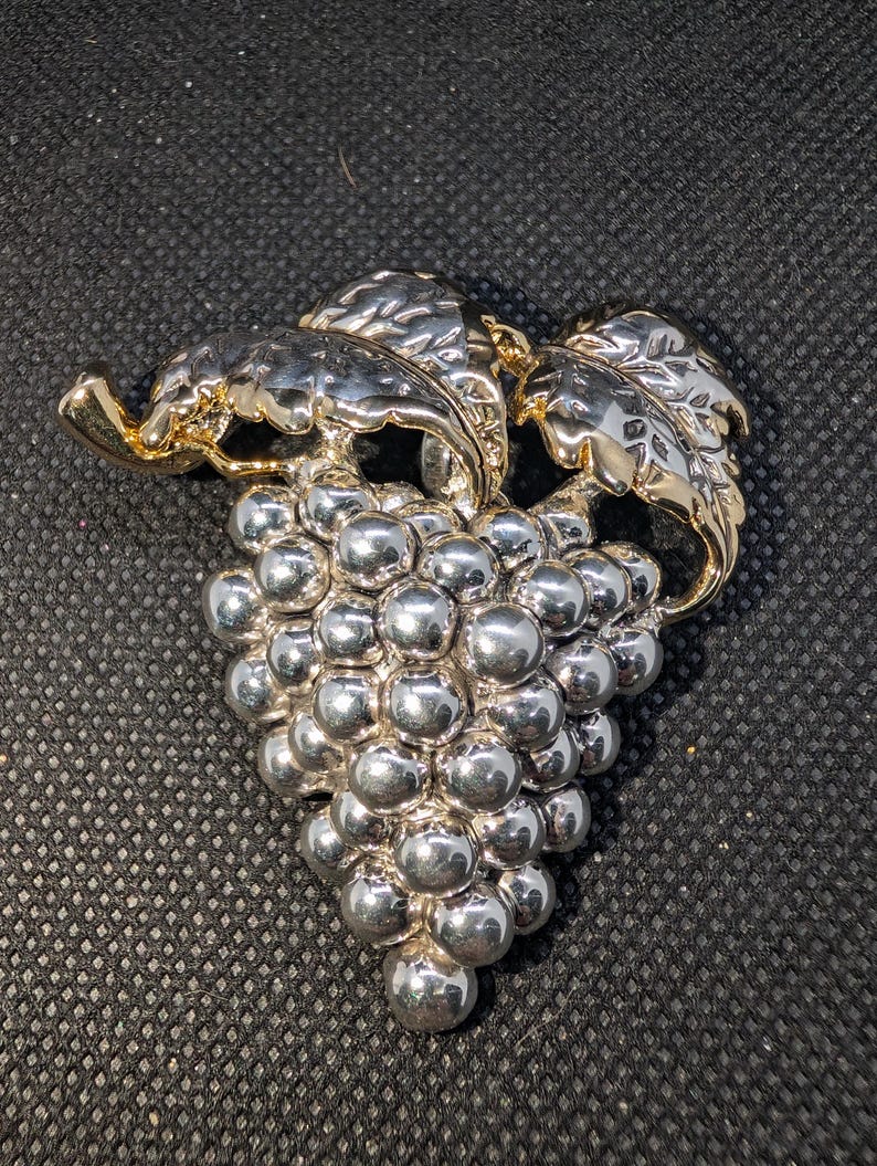 VINTAGE Signed MJ Grape Cluster Brooch Pin | Silver Tone Figural Fruit ...