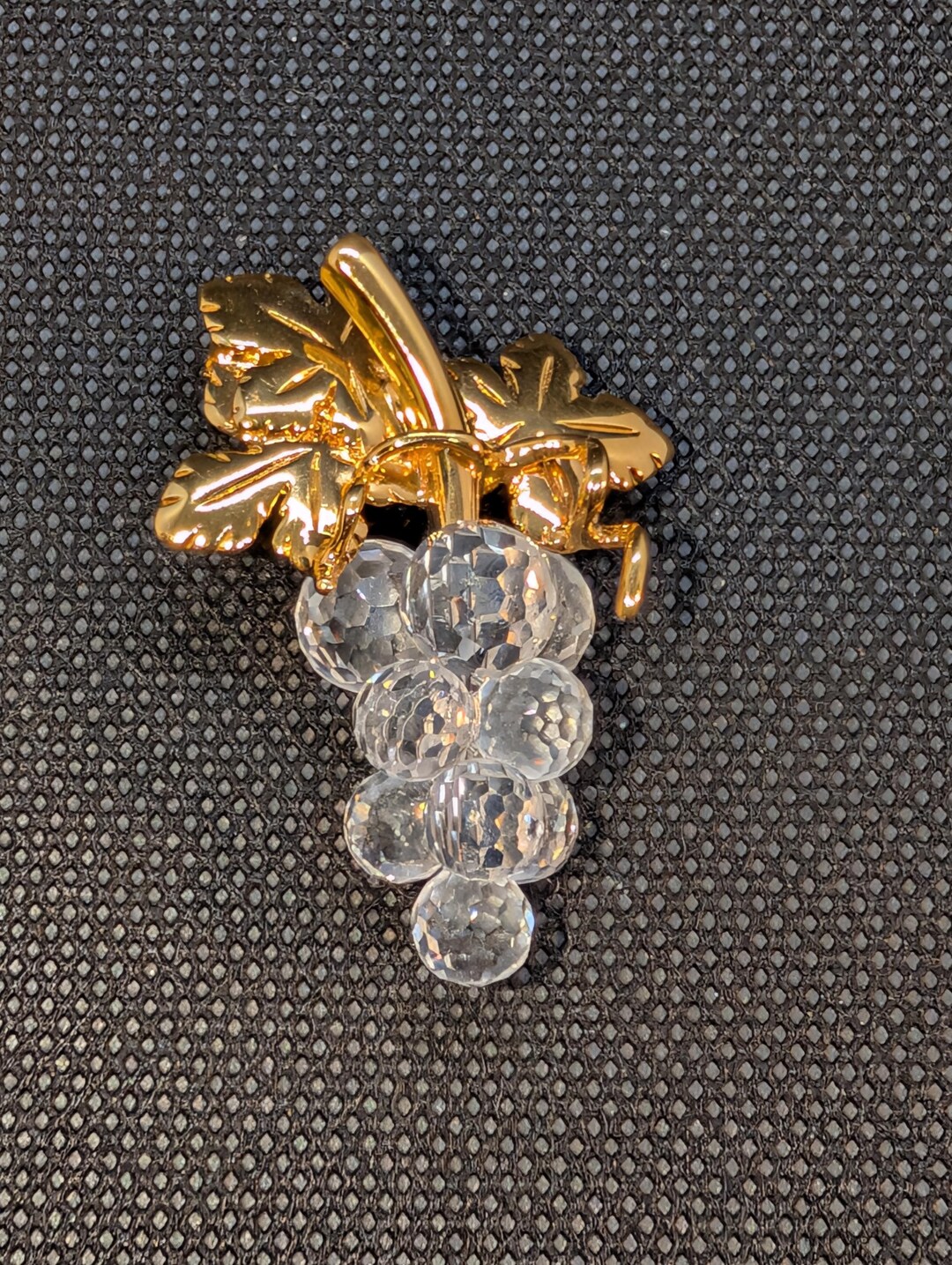 Vtg SWAROVSKI Hallmark Swan Clear Crystal Glass Leaf Grape Fruit Brooch ...