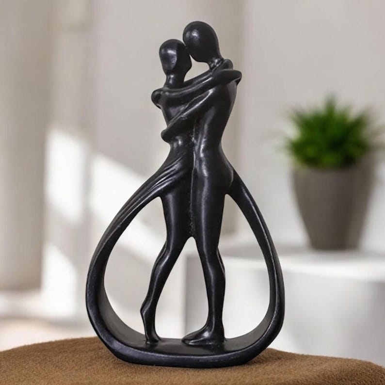 Abstract Hugging Couple Statue | Modern Romantic Sculpture | Living ...