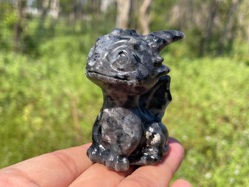 Spectrolite Quartz Quartz Crystal Dragon Figurine: Healing Decor (2.3 ...