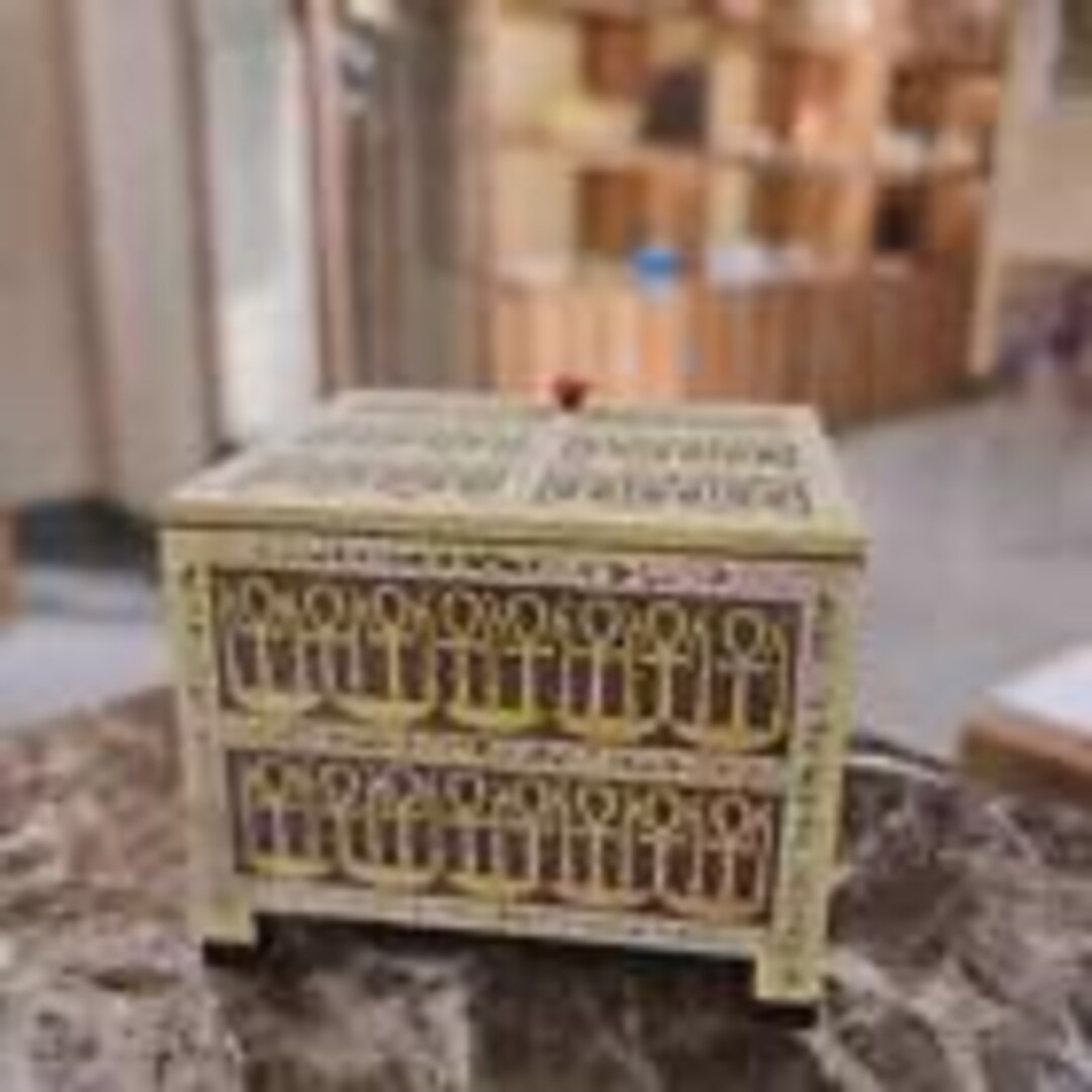 King Tutankhamun's Key Box - Small Egyptian Treasure Chest Replica ...