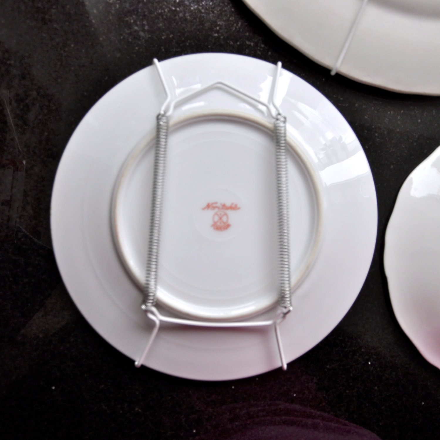 Wire Plate Hangers For Walls