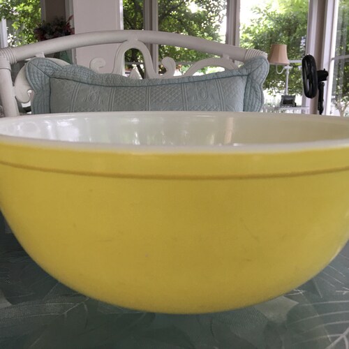 Pyrex Vintage Primary Color Yellow Nesting Bowl 404 - Etsy