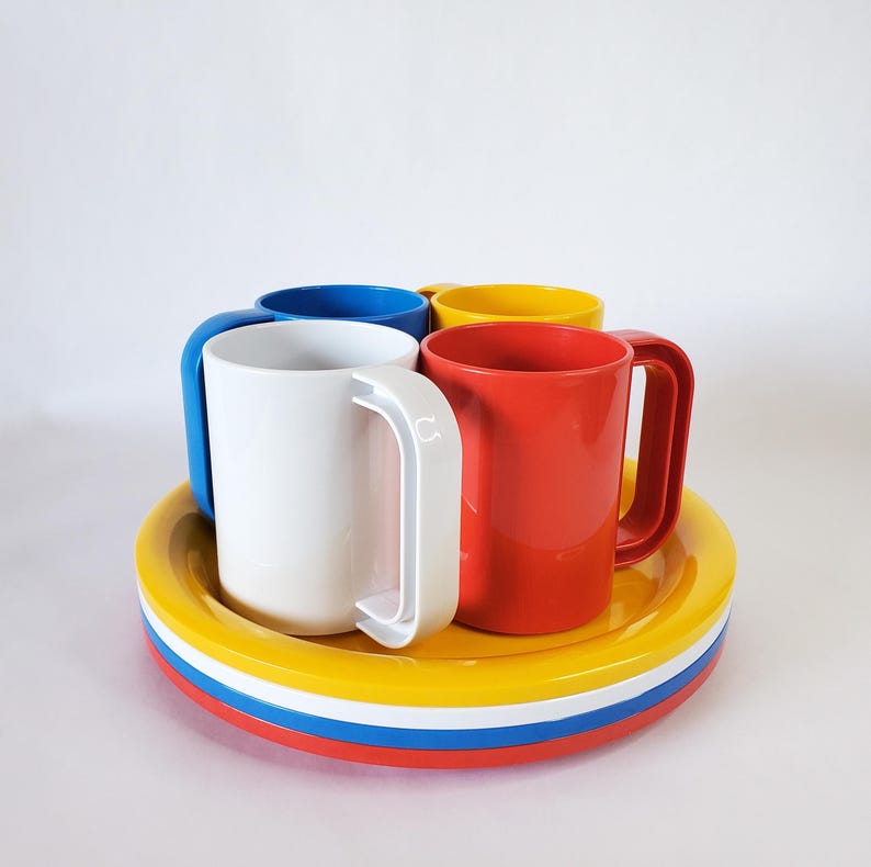 Mid Century Plastic Plate and Cup Picnic Set - Etsy