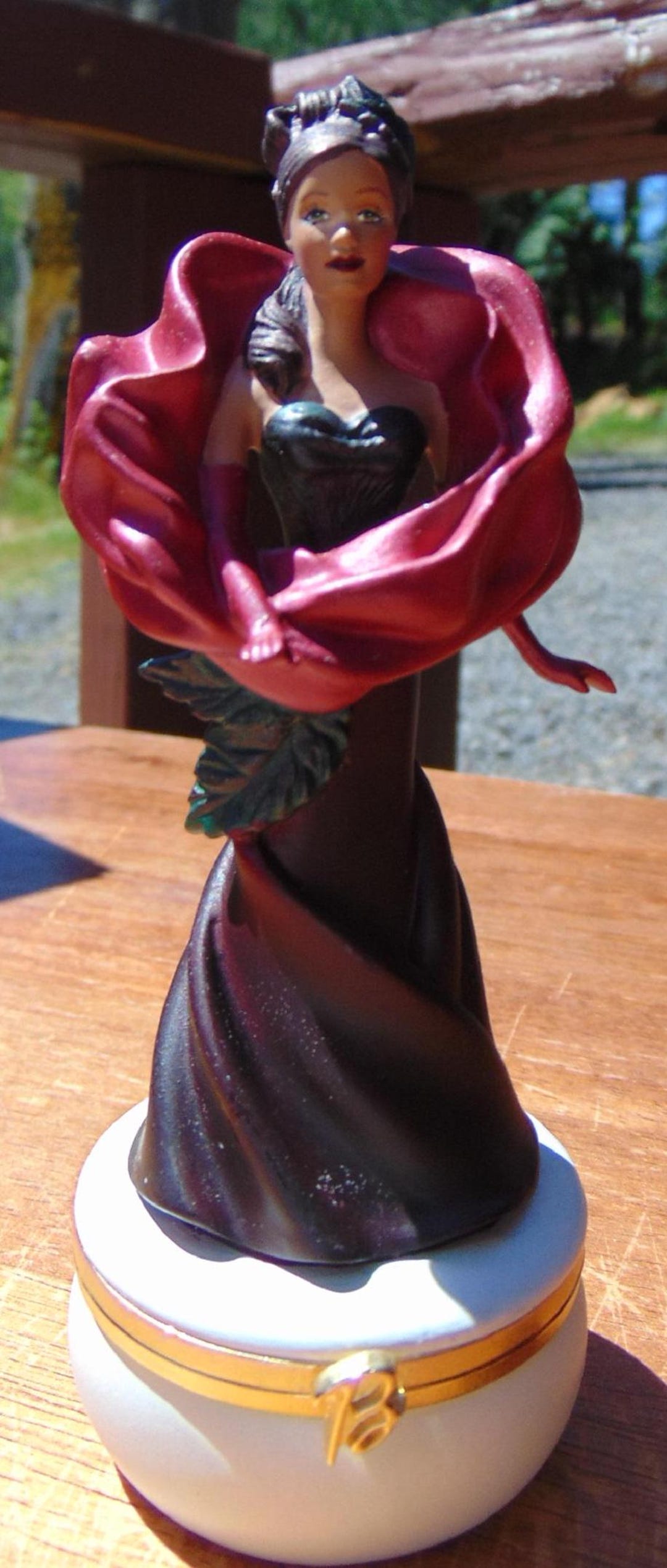 Vintage 2002 Avon Exclusive! BARBIE Flower Box Statue W/ Bonus Flower ...