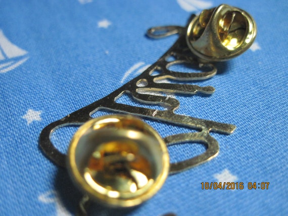 Vintage BEAUTIFUL Fancy Gold Scroll Lettering CHICAGO… - Gem