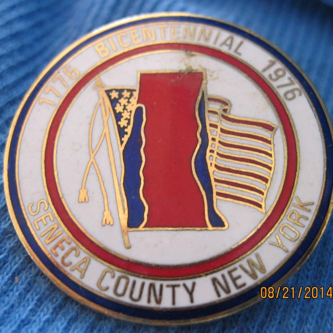 Vintage BEAUTIFUL 1776 BICENTENNIAL 1976 Seneca County NY Pin....7429 ...