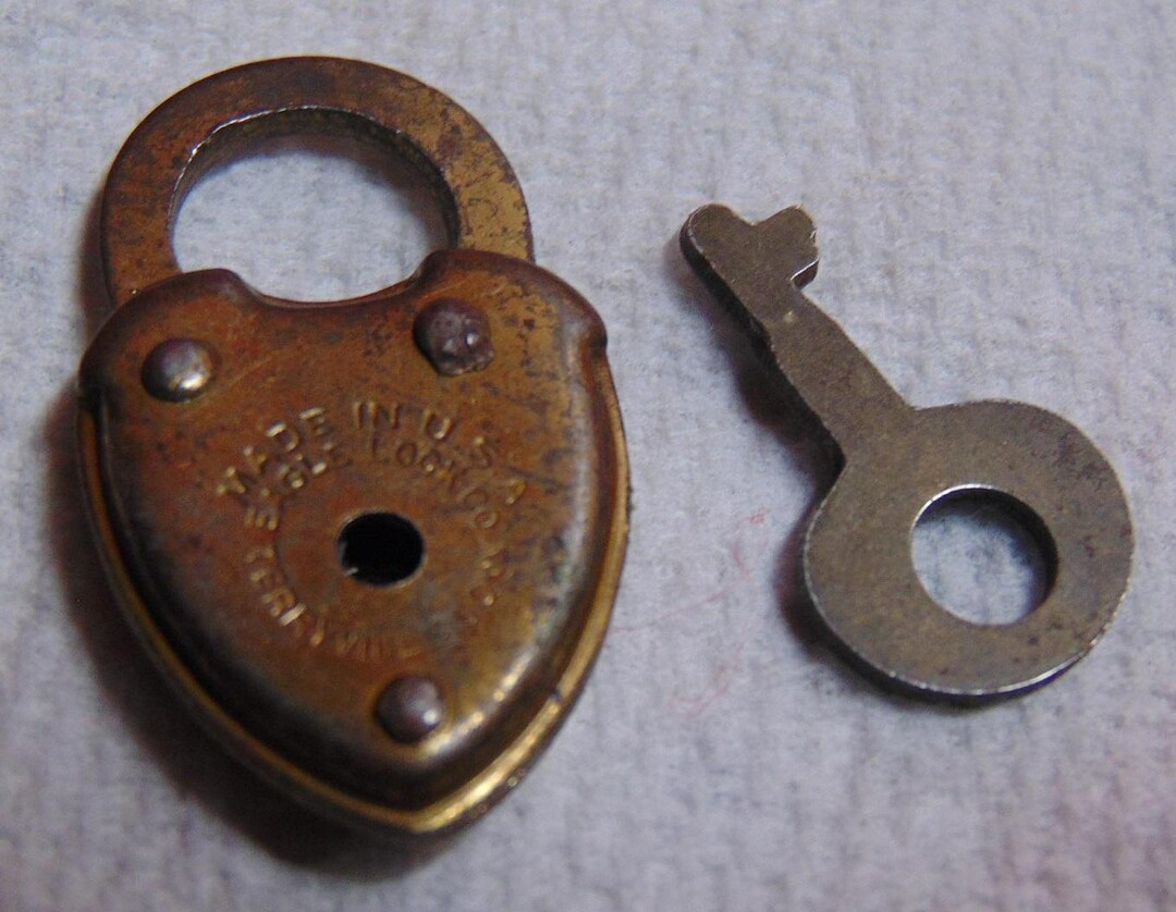 Vintage BEAUTIFUL Miniature Heart Shape Padlock & Key Made in USA Eagle ...