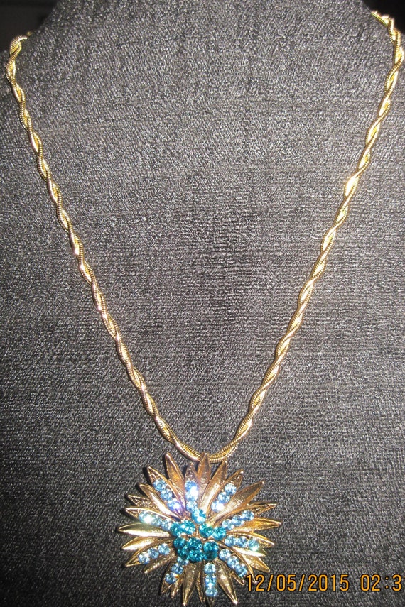 Vintage BEAUTIFUL Gold Twist Sparkly Chain w/ LARGE A… - Gem