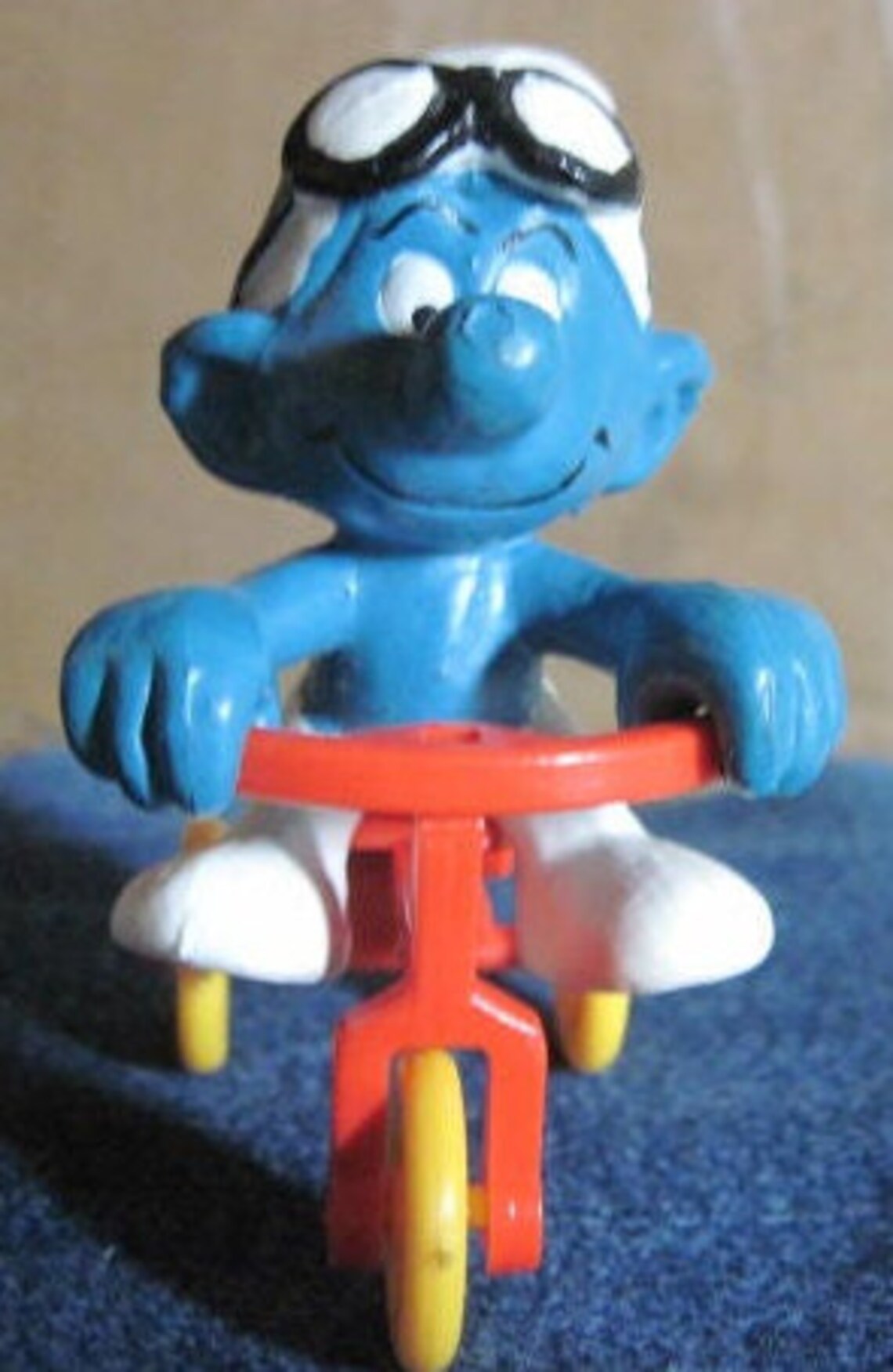 Vintage Red Tricycle SUPER Smurf ...RARE Display Only..vintage Toys ...