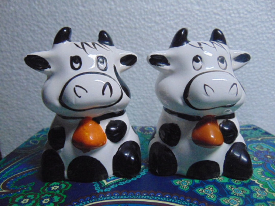 Vintage 70's Ceramic Anthropomorphic Cows W/ Bells Salt and Pepper ...