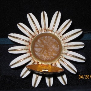 Vintage BEAUTIFUL 1969 AVON Daisy Perfume Glace Pin-brooch...293 ...