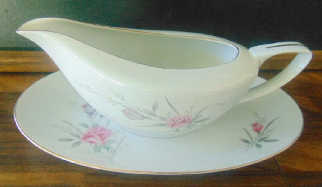 Vintage BEAUTIFUL 60's/70's Fine Bone China Gravy Boat and Platter ...