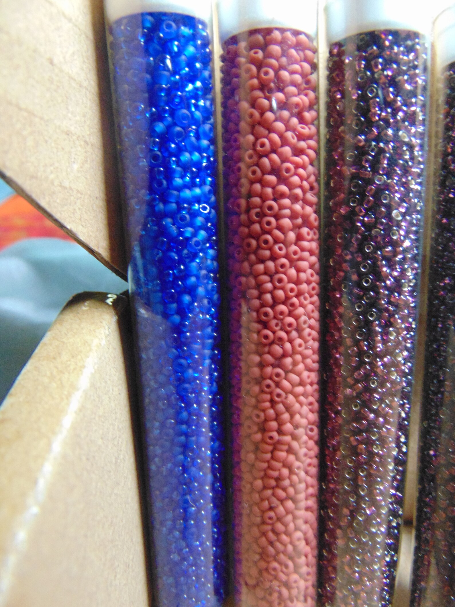 DYNAMITE Bugle Beads 1/4" & Mixed Styles of Seed Bead Size 11/rocaille ...