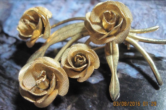 Vintage BEAUTIFUL Gold Stem & Mesh Flower Bouquet Bro… - Gem