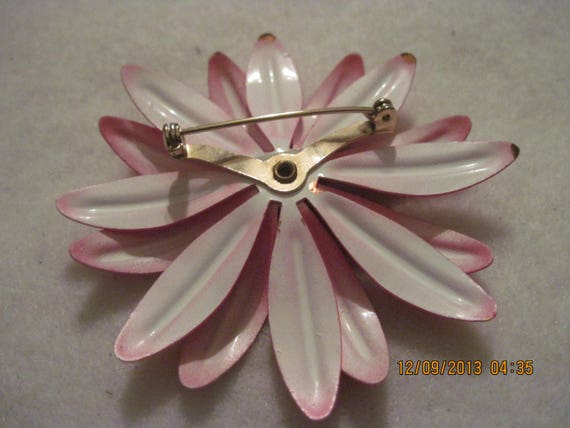 Vintage STUNNING 60's 2 Toned HOT Pink Flower Metal B… - Gem
