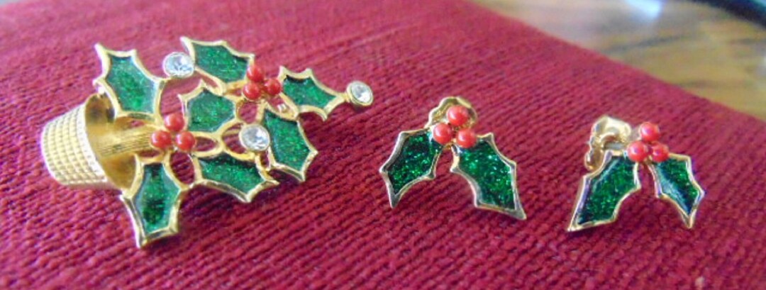 Vintage BEAUTIFUL Avon Holly Tree W/ Rhinestone Brooch & Earring Gift ...