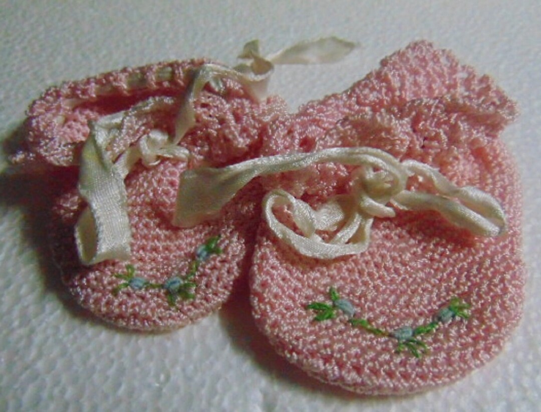 VINTAGE CUTE Handmade Pink Crochet Baby Booties W/ Flowers...never Worn ...