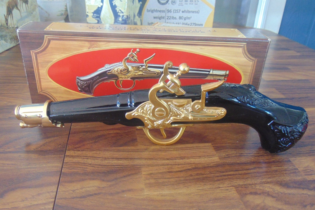 VINTAGE Avon 1975 Dueling Pistol Black Glass Decanter in Orig. Box ...