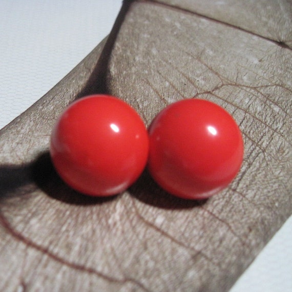 Vintage ROMANTIC Small Bright Red High Dome Button St… - Gem