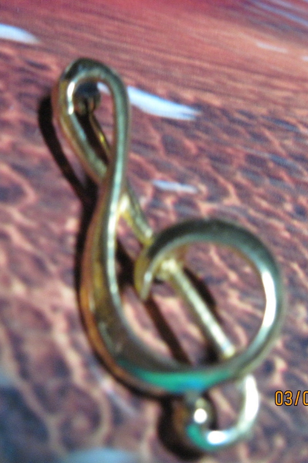 Vintage BEAUTIFUL Simple Gold Music Note Pin...#8978.....gift 4 Mom ...