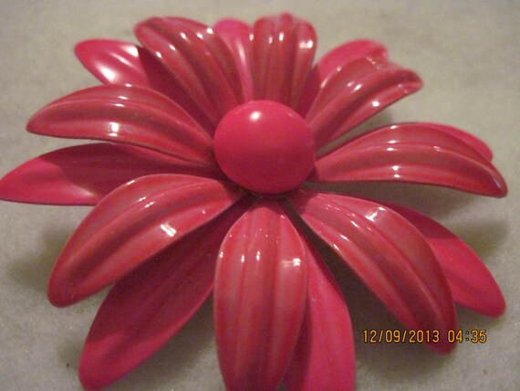 Vintage STUNNING 60's 2 Toned HOT Pink Flower Metal B… - Gem