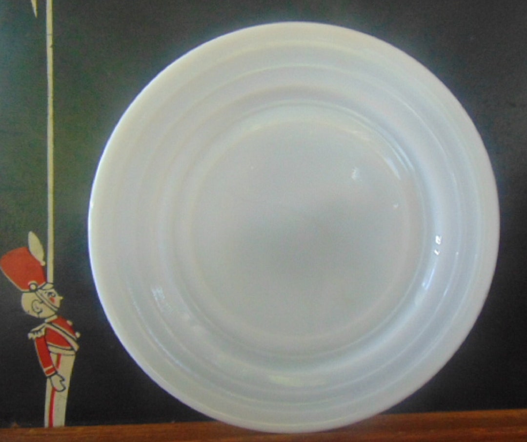 VINTAGE 40's-60's White Simple & Plain 'jadeite'? Glass 9" Dinner Plate ...