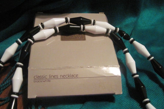 Vintage BEAUTIFUL & CLASSY Vintage Avon Black White L… - Gem