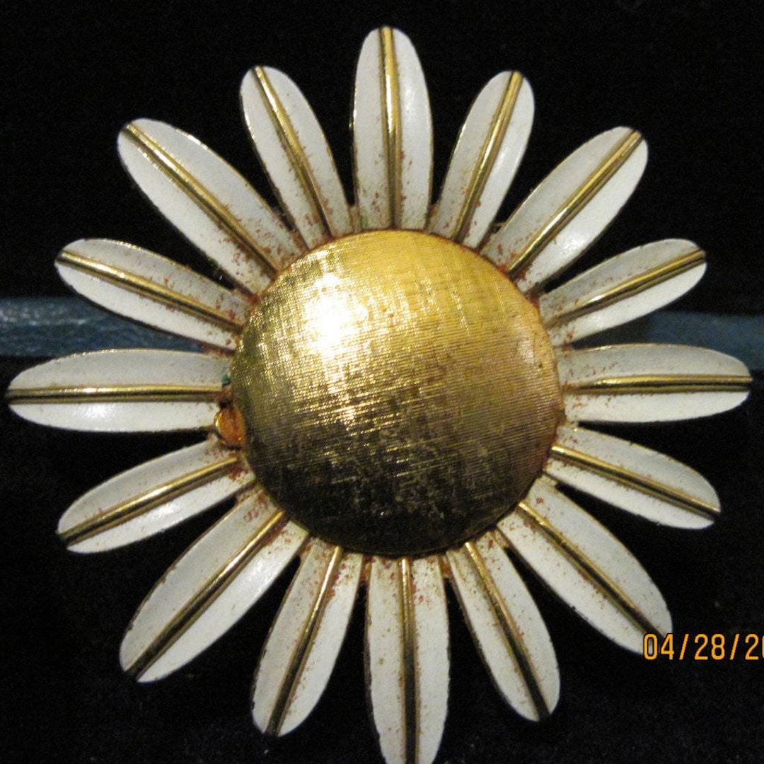 Vintage BEAUTIFUL 1969 AVON Daisy Perfume Glace Pin-brooch...293 ...