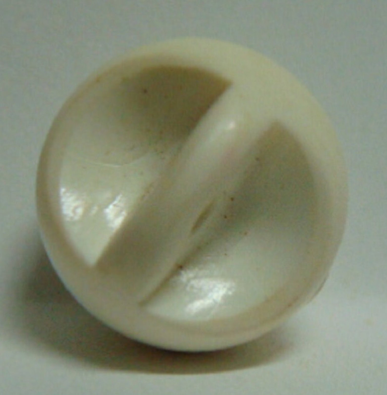 VINTAGE BEAUTIFUL 40's/50's White Ball Lucite/early Plastic Button ...