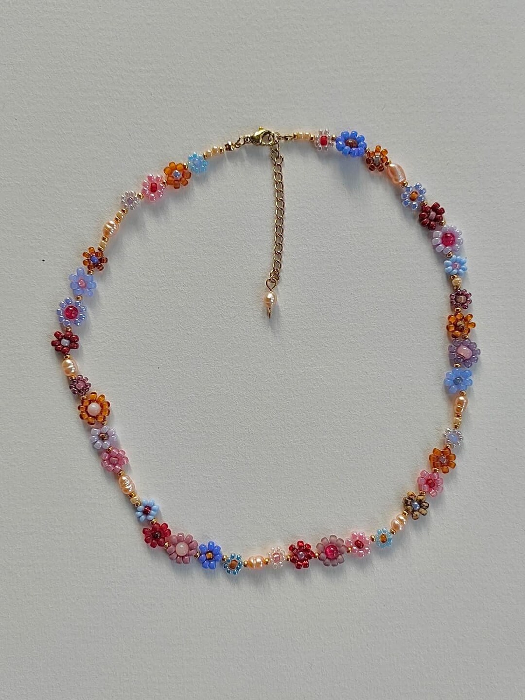 Bunte Perlenkette im Daisy Chain Design // Statement Kette // goldener ...