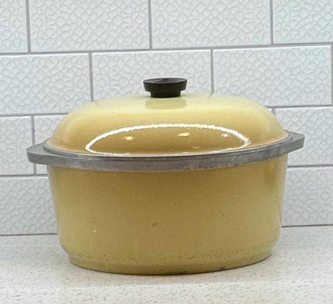 Vintage Large Yellow Club Aluminum 8 QT Dutch Oven. Vintage Aluminum ...