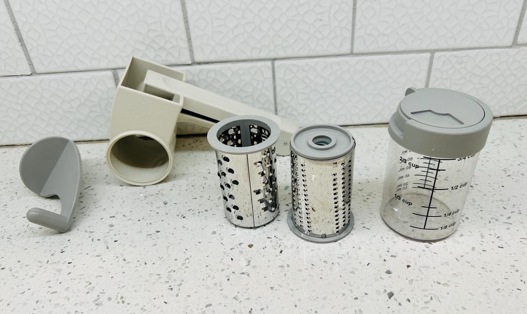 The Pampered Chef Deluxe Grate & Store Shredder W/ 2 Size Drums + Grate ...