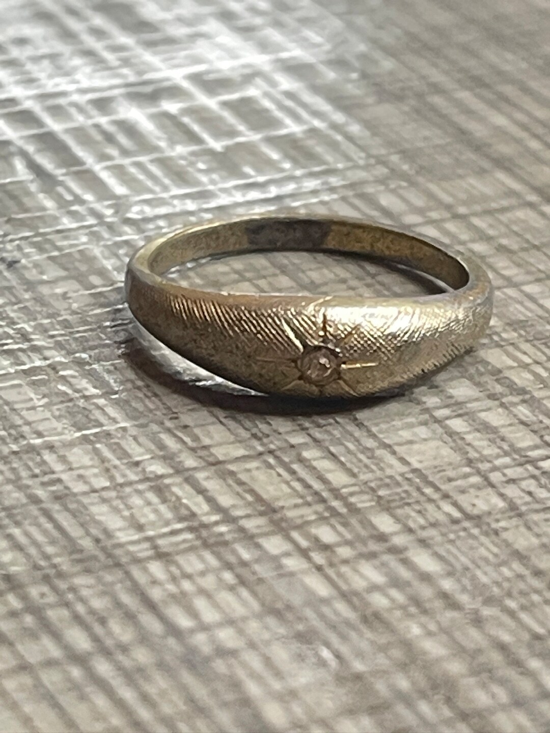 18K GE Ring W/ Tiny Diamond Size 7 - Etsy