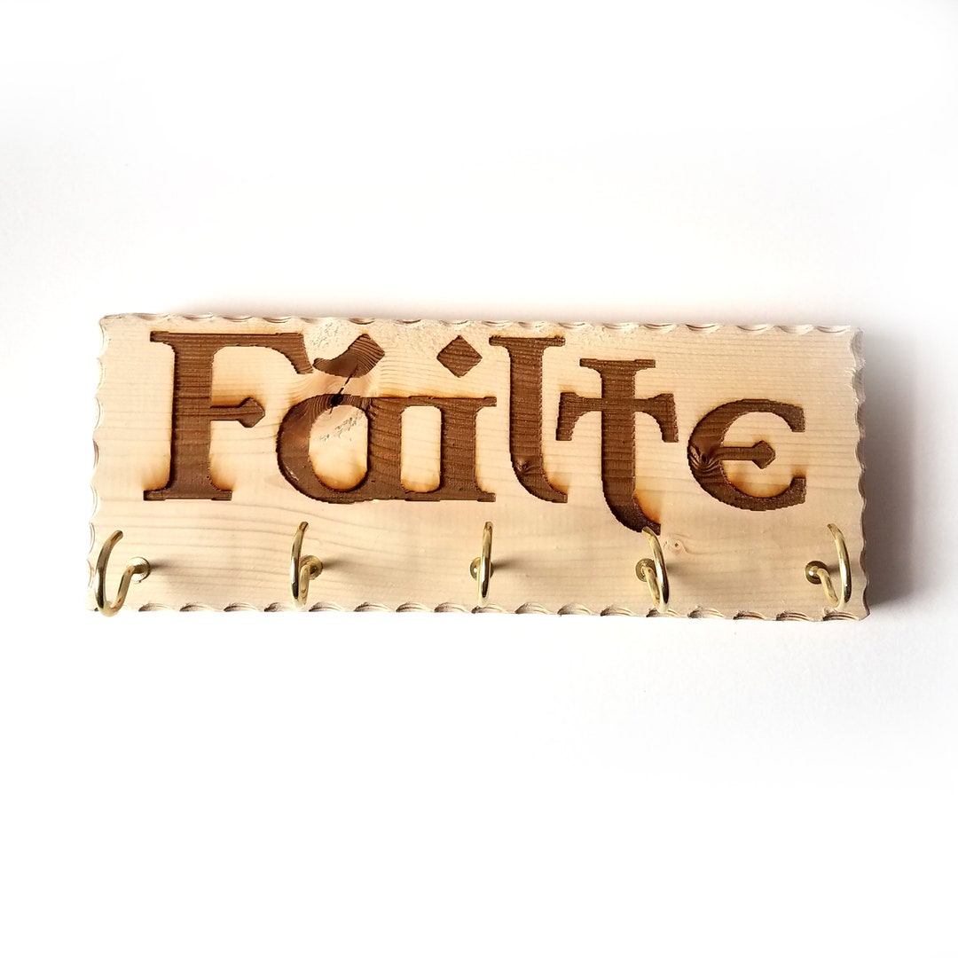 Fáilte Gaelic Welcome Sign Key Hanger, Celtic Irish Wooden Wall Mounted ...