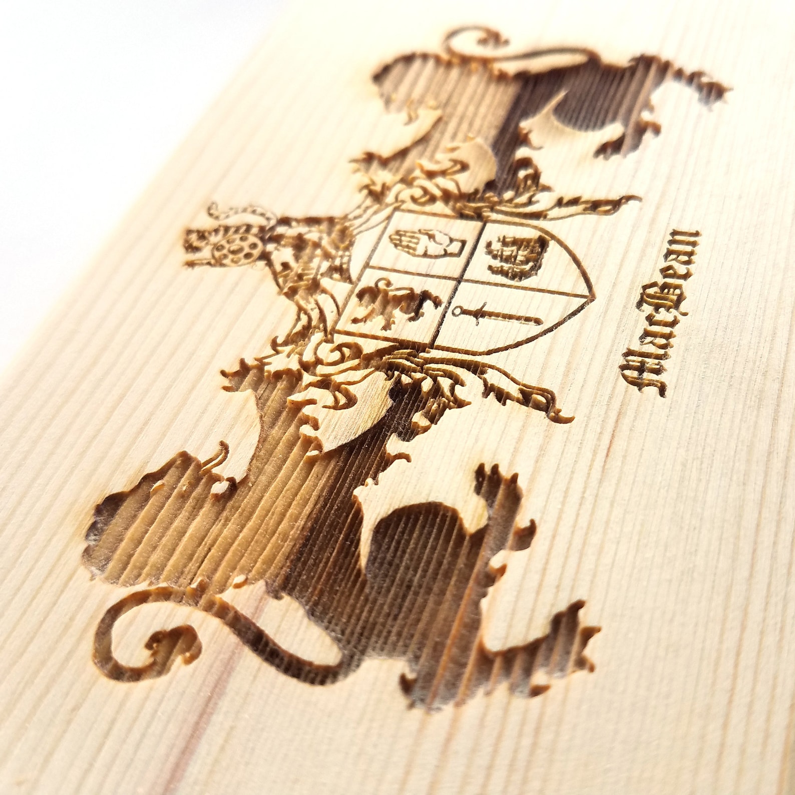 Custom Family Crest Latched Wooden Box : Free Engraved - Etsy