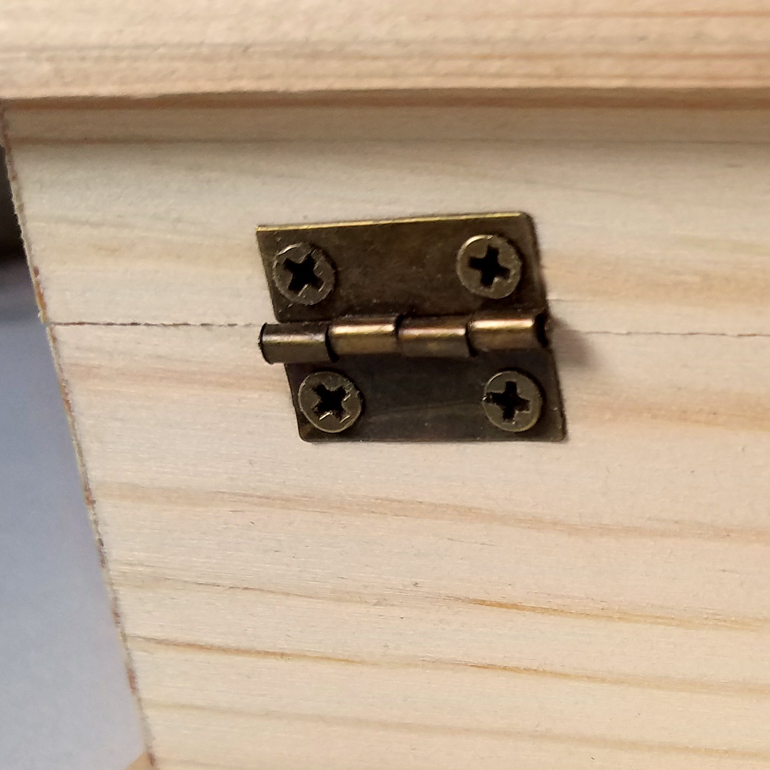 Custom Family Crest Latched Wooden Box : Free Engraved - Etsy