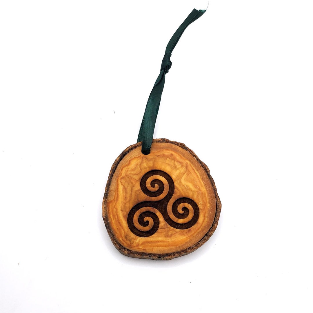 Celtic Triskelion Engraved Wooden Ornament, Natural Tree Slice Round ...