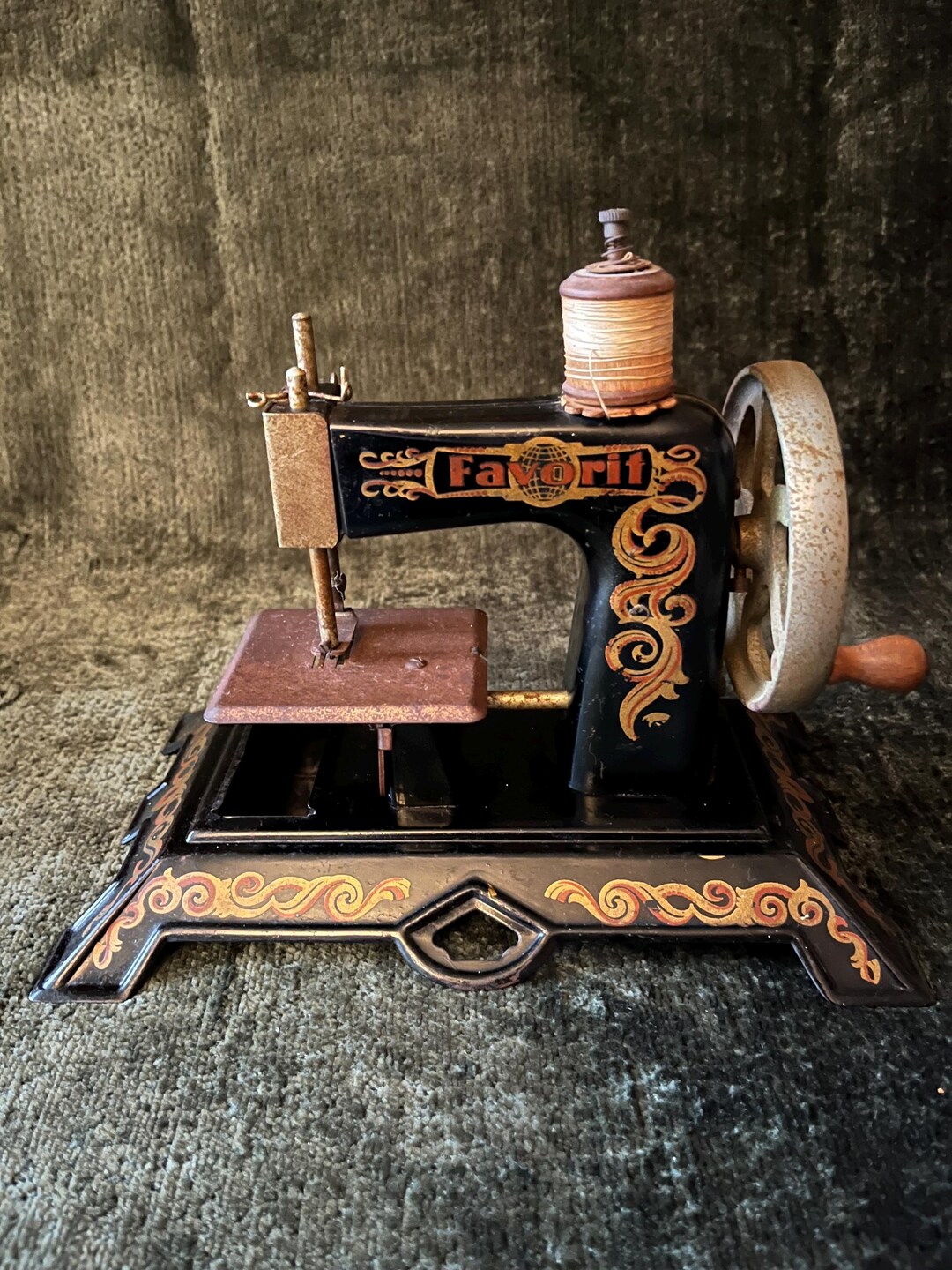 Antique “favorit” Miniature Sewing Machine – 1920s Hand Crank Toy, Rare ...