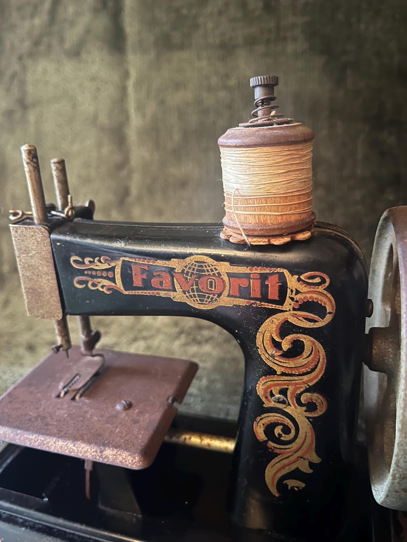 Antique “favorit” Miniature Sewing Machine – 1920s Hand Crank Toy, Rare ...