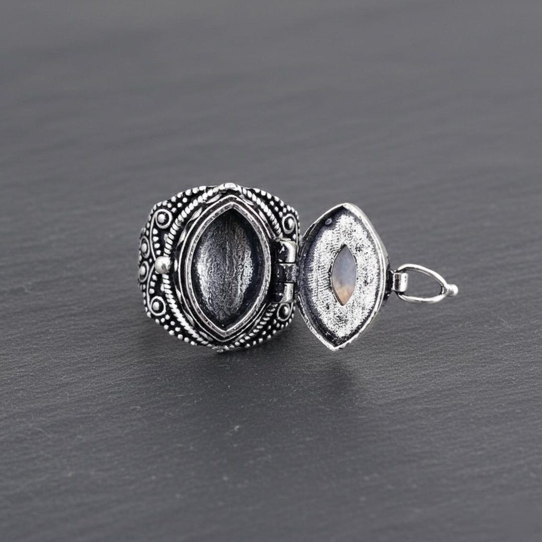 Silver Skull Poison Ring - Gothic Secret Compartment Ring, - Hidden ...