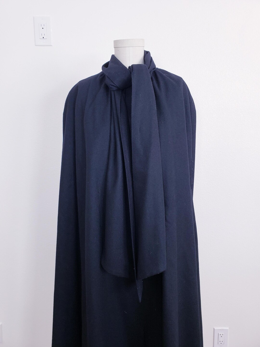 Black Vintage Long Black Cape With Large Tie Scarf . Union Label Mint ...