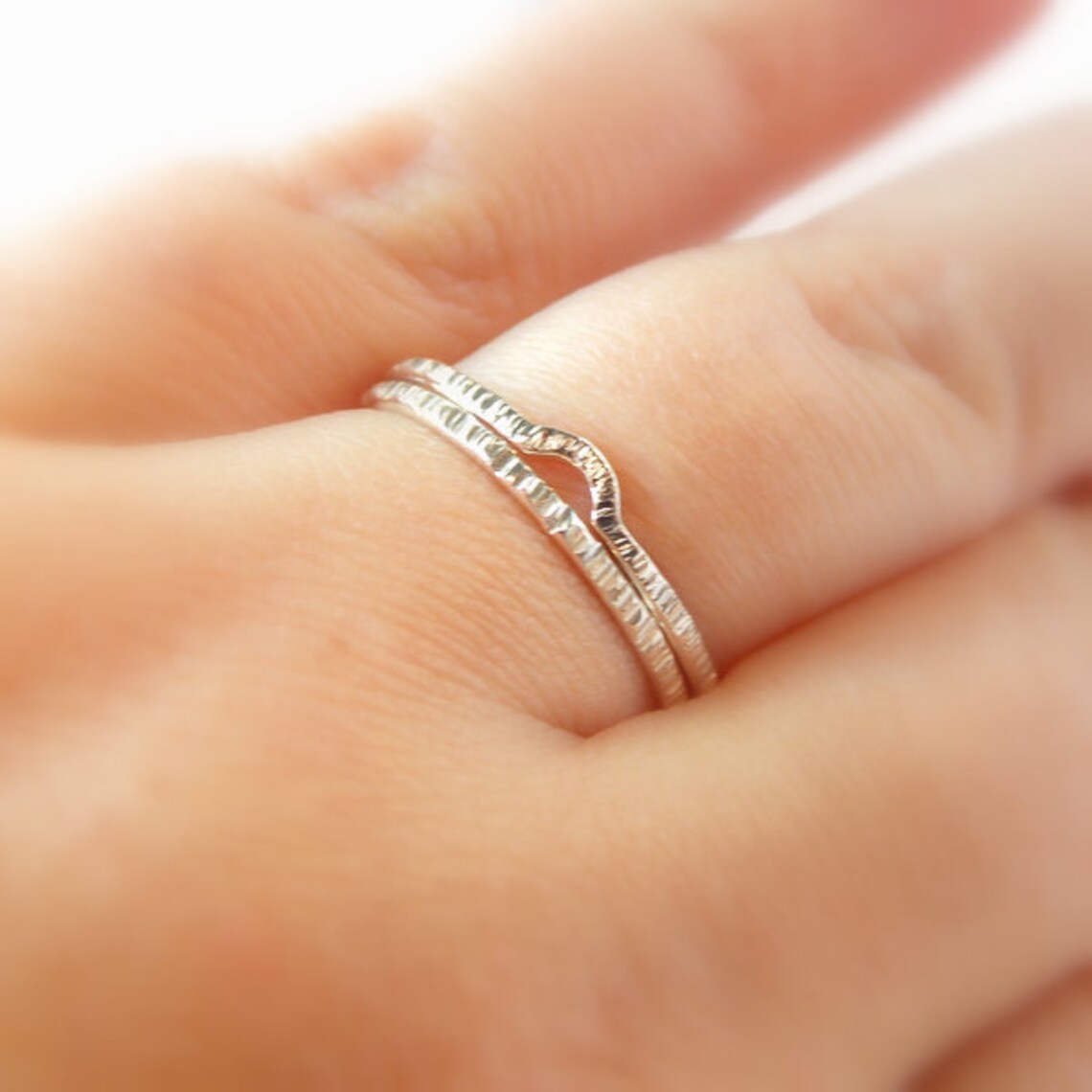Hatched Curved Stacking Ring: Line Textured Ring Dainty Ring - Etsy